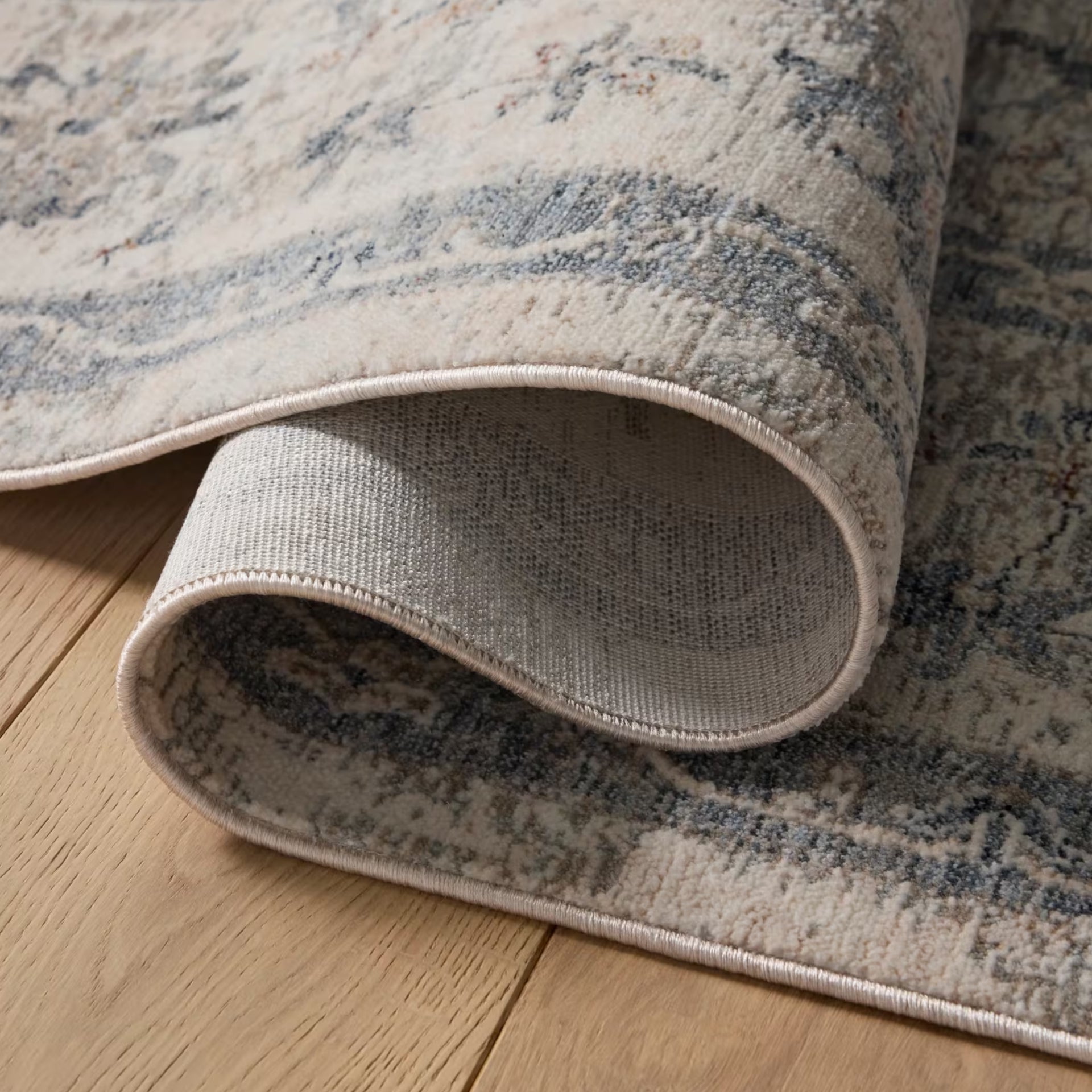 Miray rug by Joon Loloi | Maison Territo